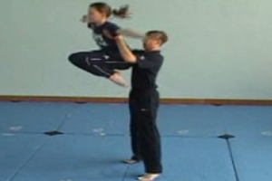 Lift into tuck position Key 5 Partner Lifting - | Sportplan