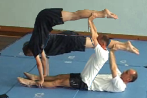 Lifting from Ankle Grasp to Box Shaped Balance. Key 5 | Sportplan